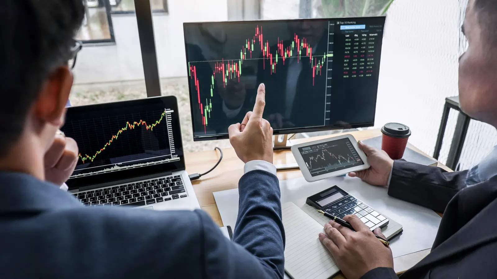 Dharan Infra-EPC Rises 2% on ₹262 Cr Solar Project Win