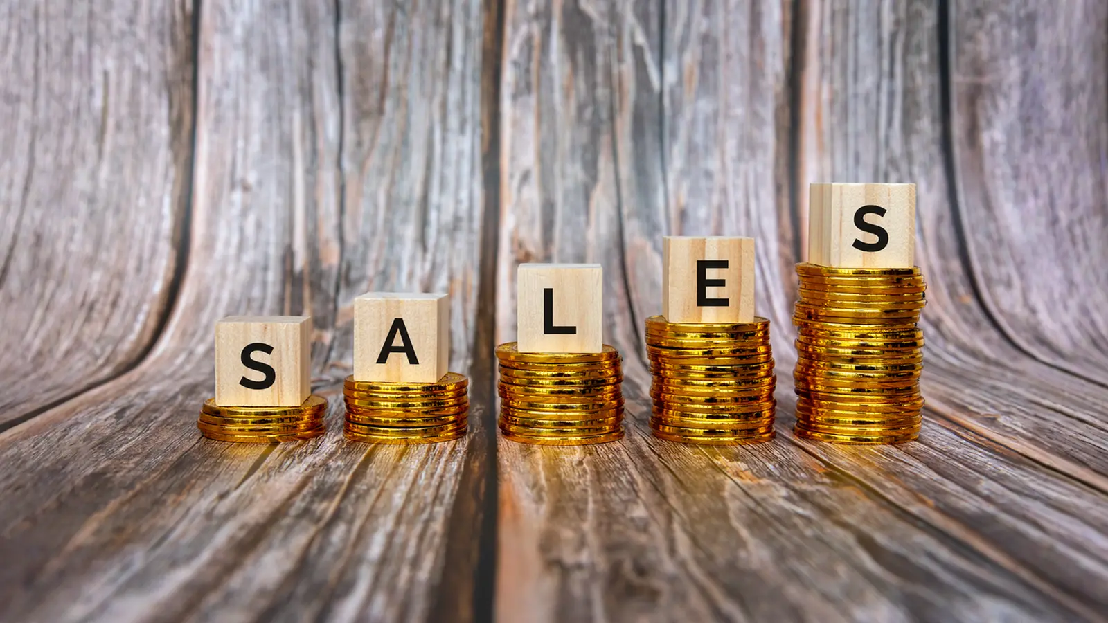 Mahindra Shares Rise 3% on August Sales of 75,901 Units