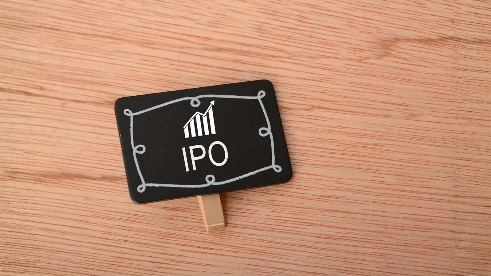 Shringar Mangalsutra IPO Subscribed 55.6×, Raises ₹400 Cr